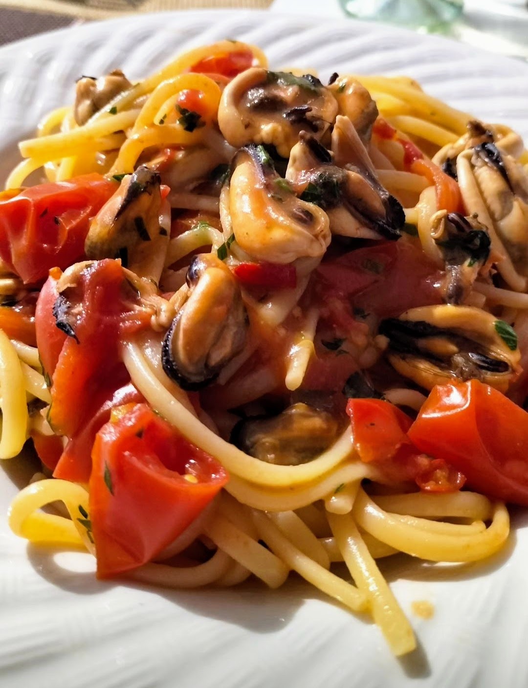 Ricetta Spaghetti con le cozze e pomodorini - Ricette Facili e Veloci